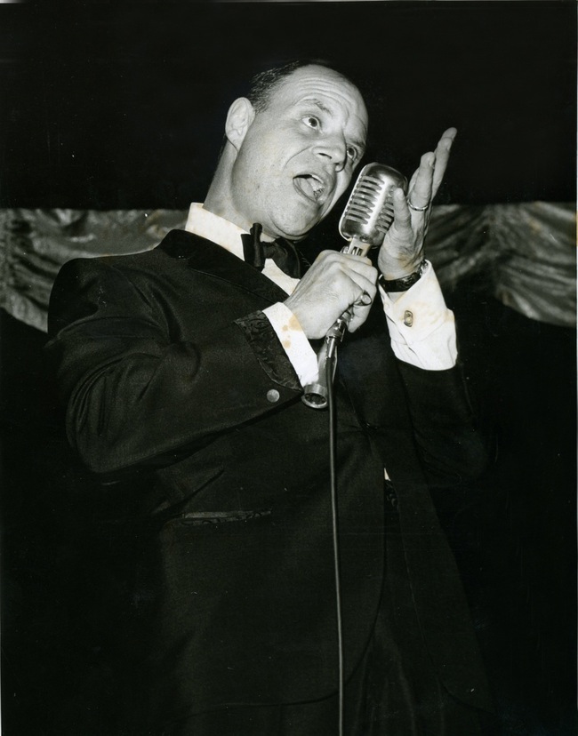Photograph : Don Rickles serenades the audience - Las Vegas Sun News