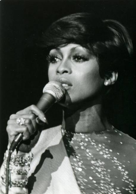 Lola Falana - Lola Falana sings into the microphone during a ...