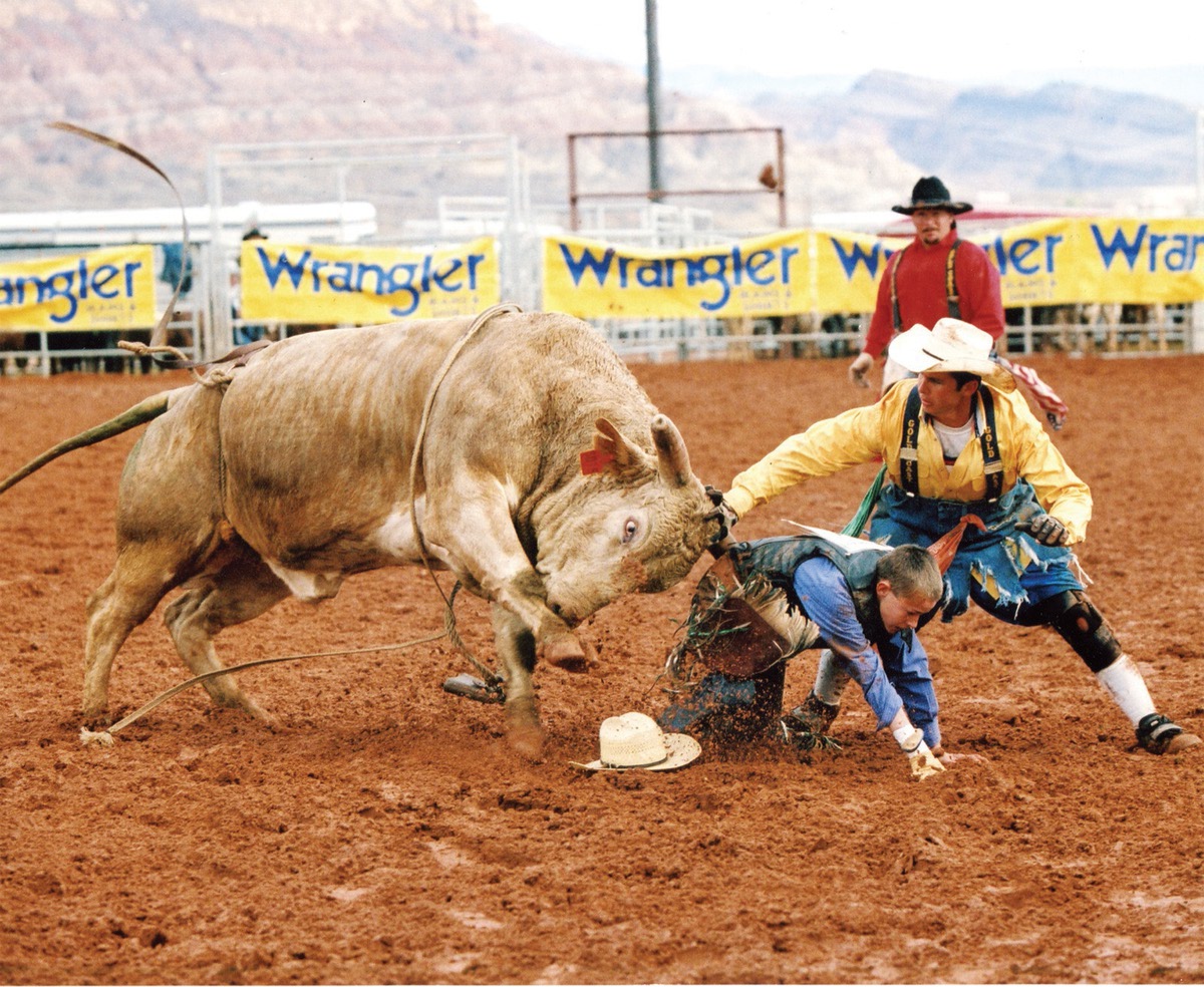 Bullfighter helps keep rodeo competitors safe - Las Vegas Sun News