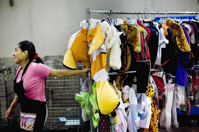 Workers at Goodwill warehouse sort through the good, bad, weird - Las ...