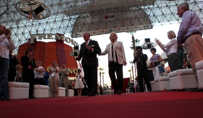 Mayor Goodman Renews Vows on 09/09/09 - Las Vegas Mayor Oscar B ...