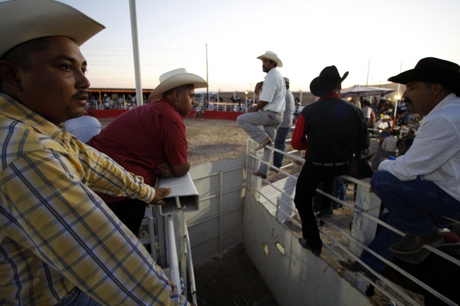Henderson rodeo: ‘A little piece of Mexico, here’ - Las Vegas Sun News