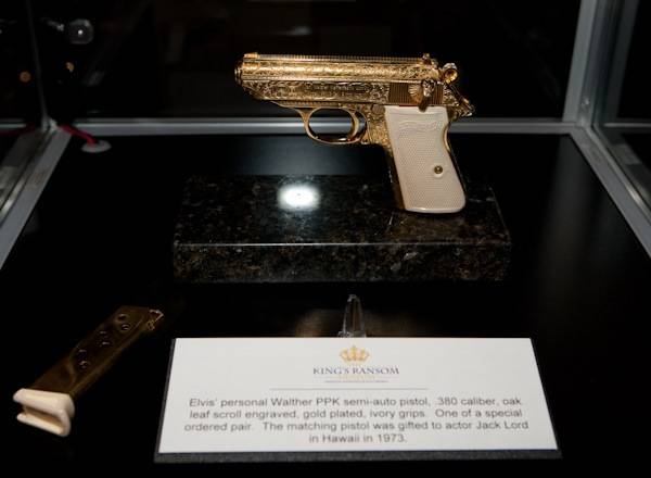 Elvis Presley Exhibit @Imperial Palace - Elvis Presley's gun at King's ...