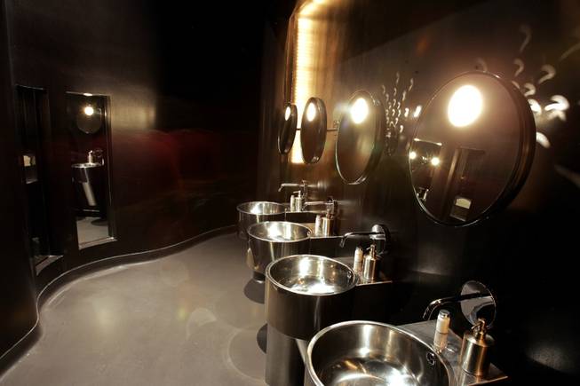Las Vegas Restrooms - the bathroom at Mix Lounge, atop THEHotel at ...