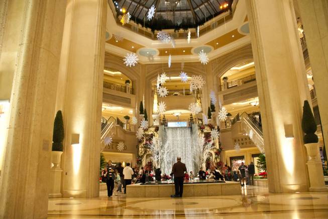 Palazzo's Holiday Display - The Palazzo Waterfall Atrium put on their ...