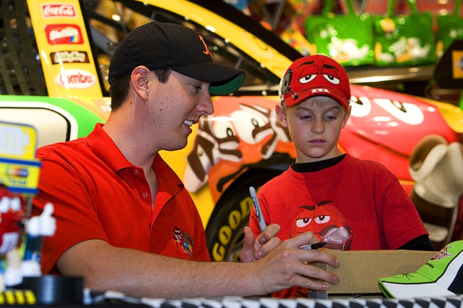 Kyle Busch fans show appreciation during autograph session on Strip ...