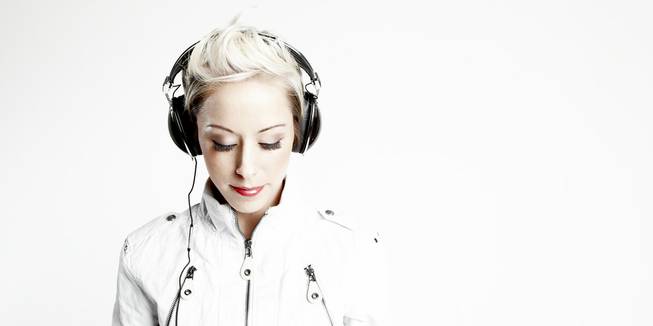 Photograph : DJ Tina T - Las Vegas Sun News