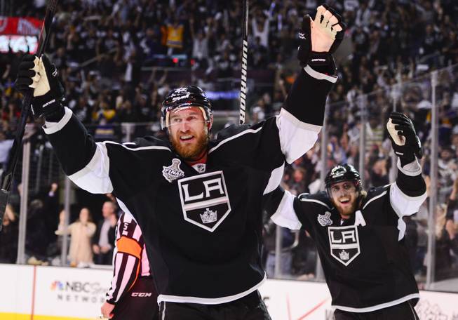L.A. Kings beat Devils 6-1, claim first Stanley Cup - Las Vegas Sun ...