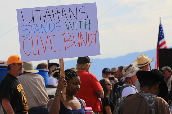 As militia digs in, neighbors grow weary of Cliven Bundy brouhaha - Las ...