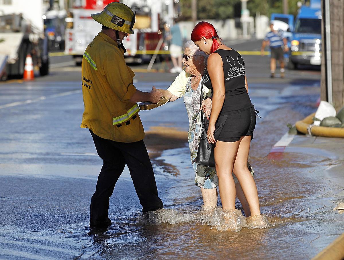 Water-main break floods Hollywood‘s Sunset Strip - Las Vegas Sun News