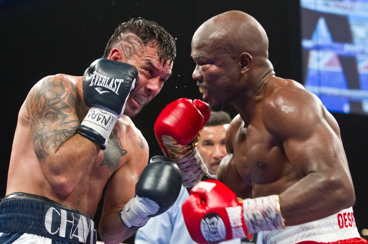 Bradley and Chaves fight to a stunning draw - Las Vegas Sun News