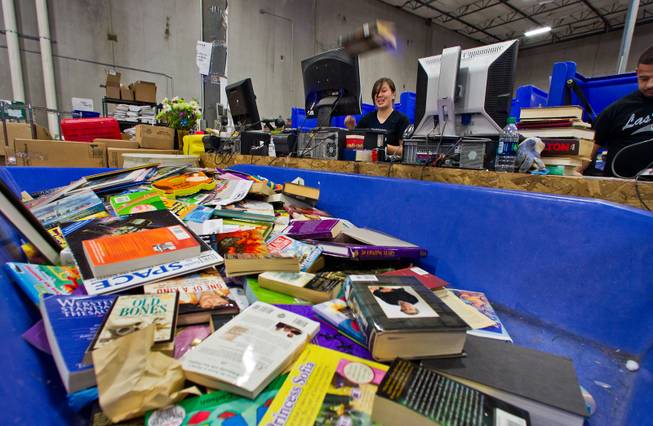 Photograph : Goodwill Merchandise Sorting Facility - Las Vegas Sun News
