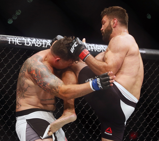 UFC 191 at MGM Grand - Frank Mir takes a knee to the face from Andrei ...
