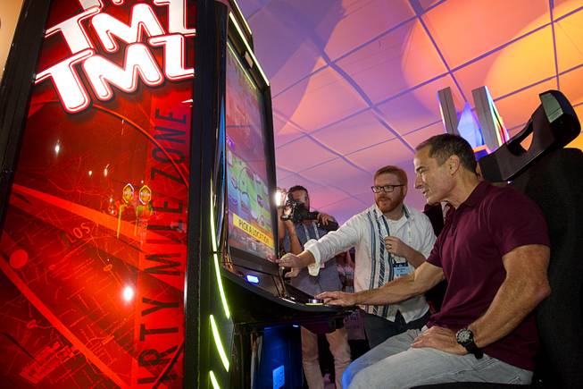 Photograph : 2015 G2E: Day 2 - Las Vegas Sun News