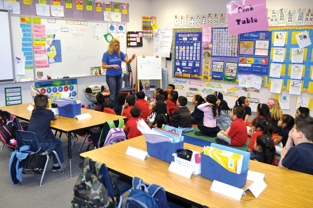 Bank executive paying it forward - Las Vegas Sun News