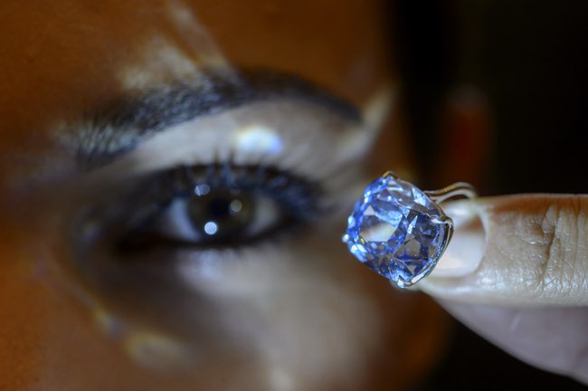 Rare blue diamond sells for record $48.5 million at auction - Las Vegas ...