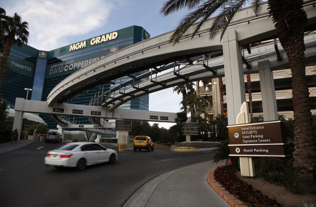 MGM Resorts parking to stay free for locals through Dec. 29 - Las Vegas ...