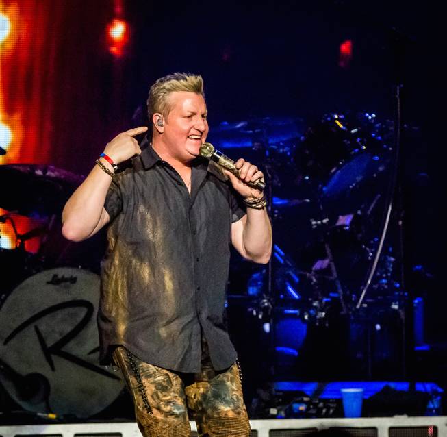 Rascal Flatts Opening Night - Gary LeVox on opening night of Rascal ...