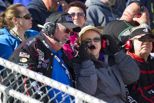 For many, headphones enhance race experience - Las Vegas Sun News