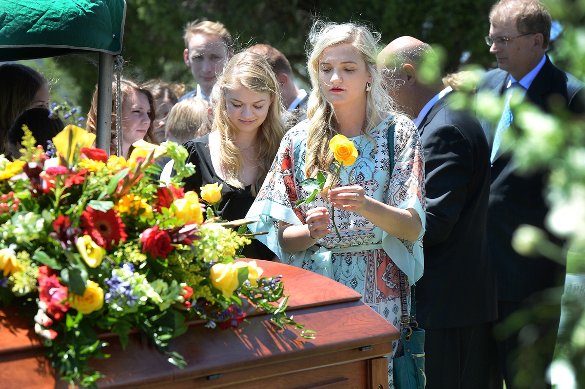 Ex-U.S. Sen. Bob Bennett laid to rest in Salt Lake City - Las Vegas Sun ...