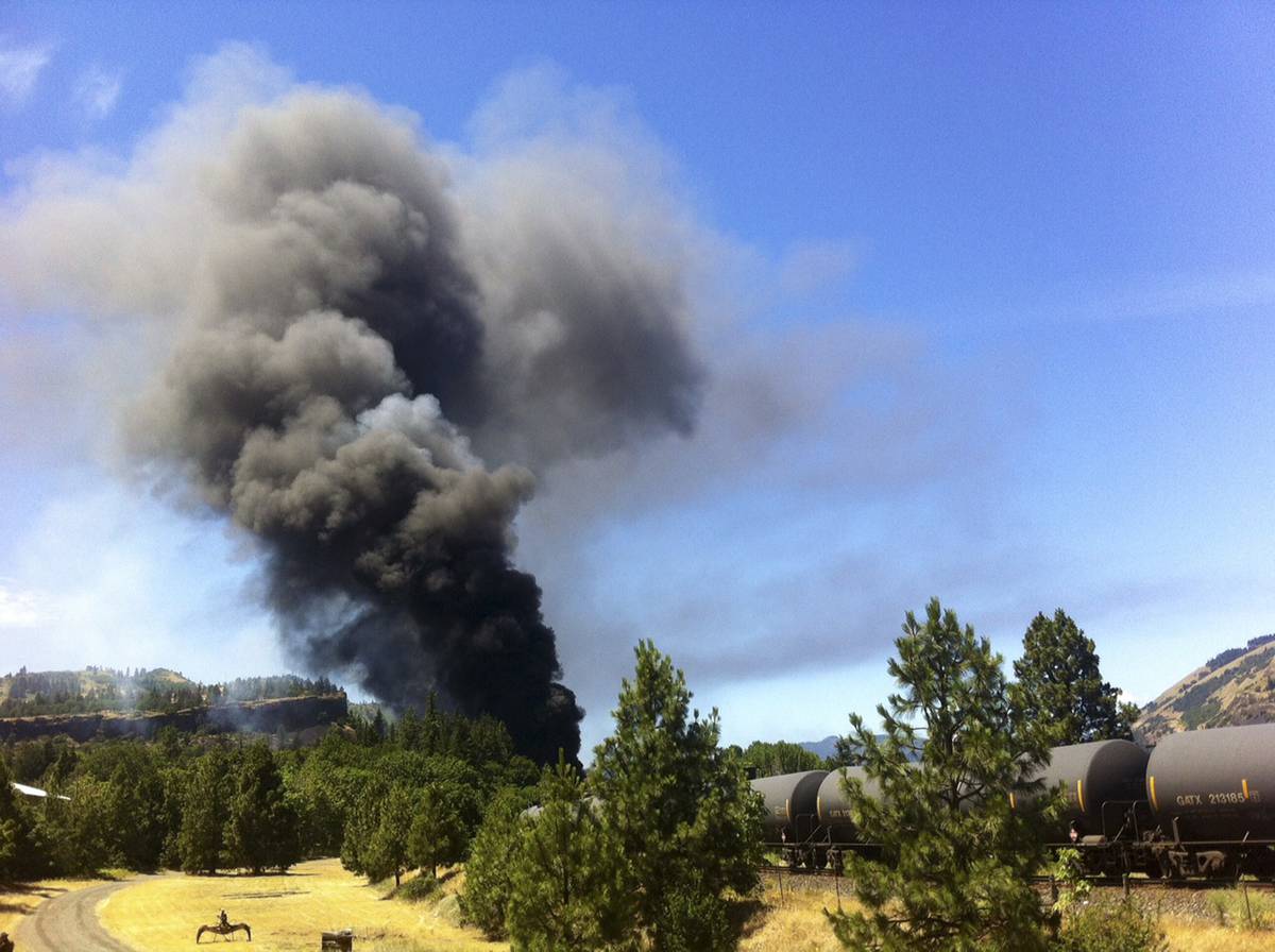 Oregon train derailment spills oil, sparks fire - Las Vegas Sun News