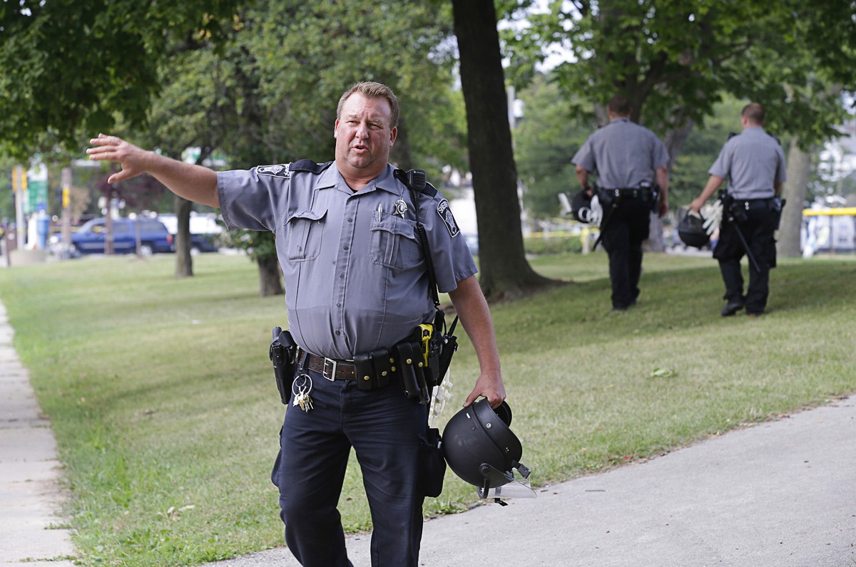 Milwaukee latest city to use curfew amid unrest - Las Vegas Sun News