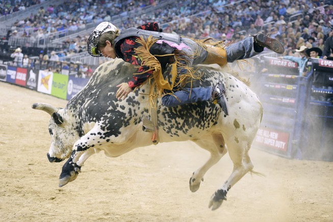 PBR World Finals: Night Two - Zane Cook has his helmet knocked off by ...