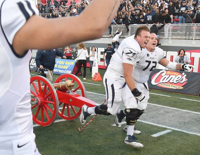 UNLV-UNR Cannon Game 2016: Second Half - Reno Wolfpack offensive ...