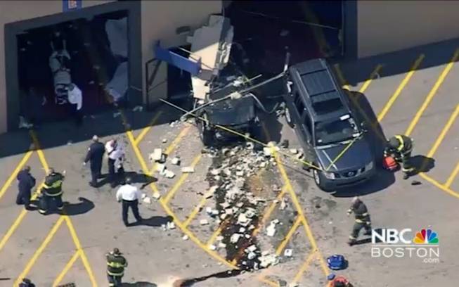 SUV suddenly takes off, crashes during auto auction; 3 dead - Las Vegas ...