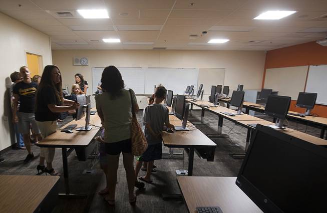 Photograph : Jones Blackhurst Elementary School Tour
