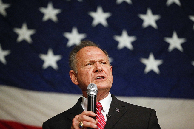 Moore accuser: Expert confirmed his 1977 yearbook signature - Las Vegas ...