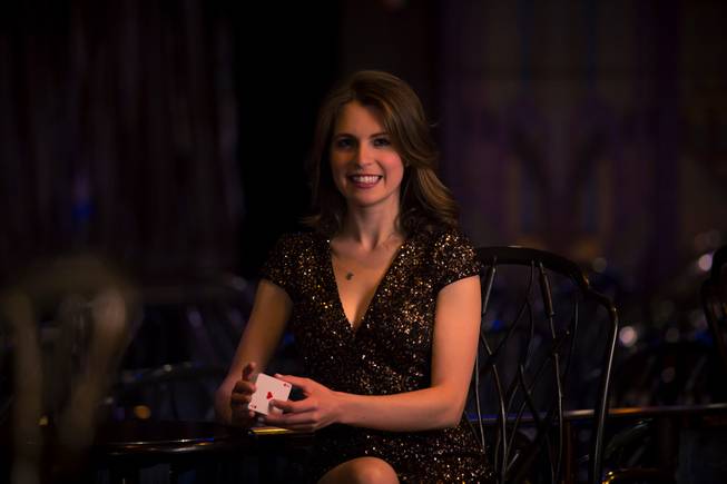 Photograph : Magician Jen Kramer - Las Vegas Sun News