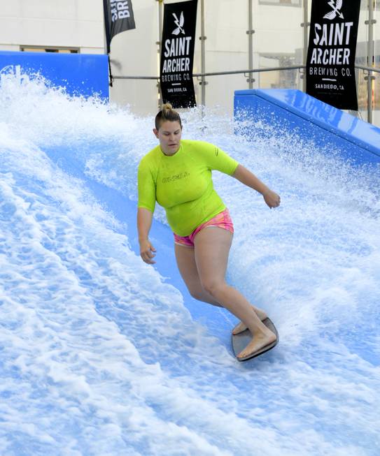 FlowRider Competition - Flowboarders show off their extreme skills ...