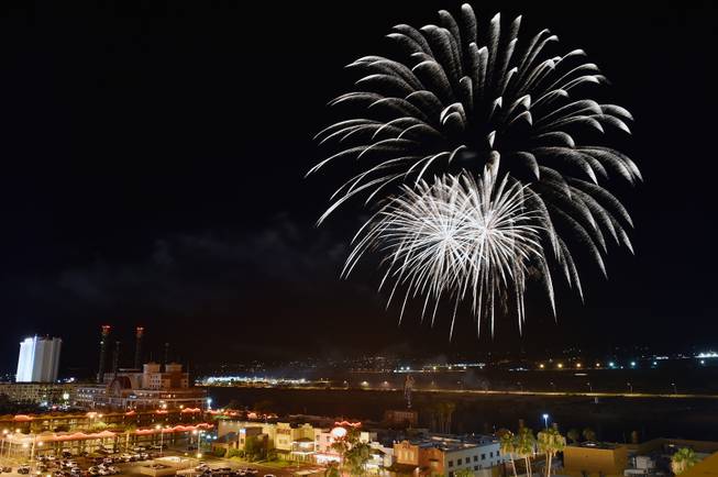 Photograph : Laughlin's Rockets Over the River - Las Vegas Sun News