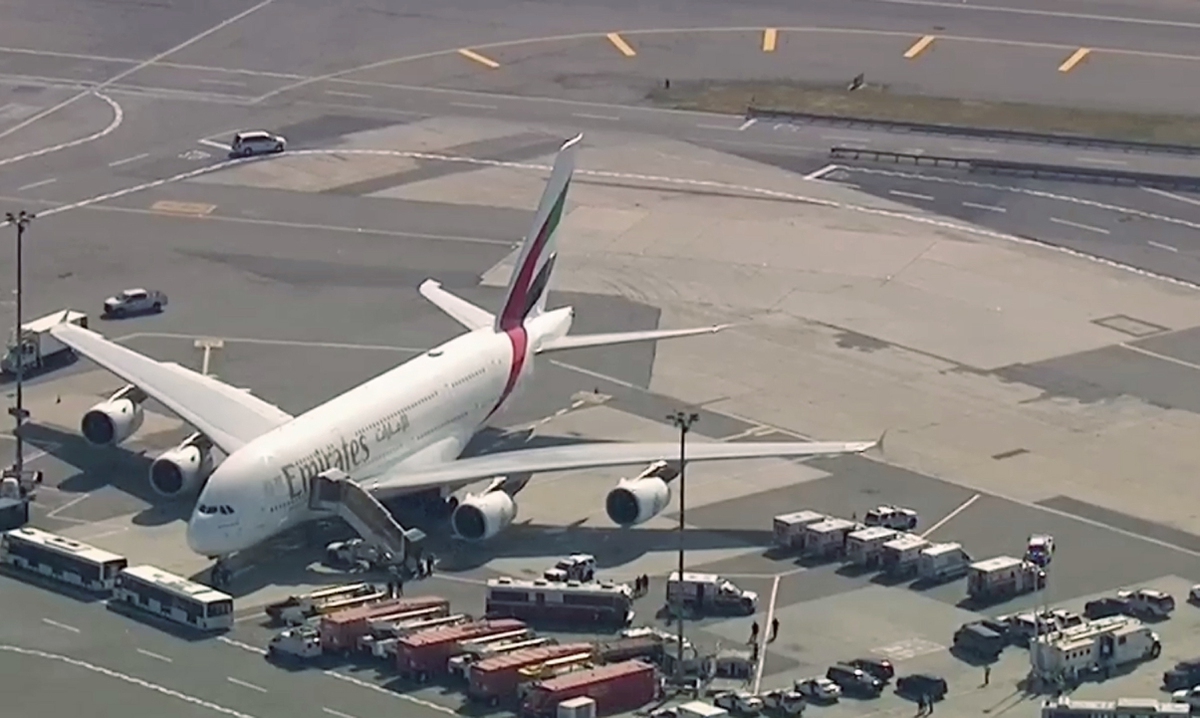 Jet quarantined in New York after reports of sick passengers - Las ...