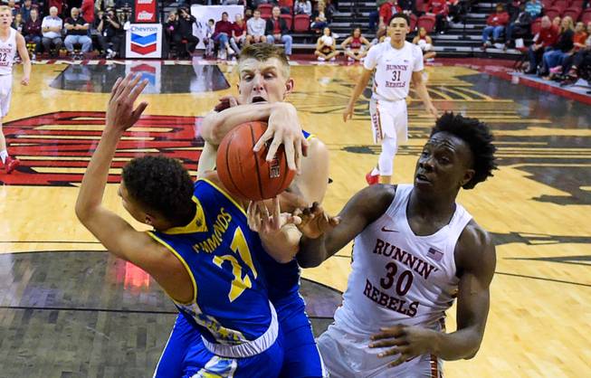 Photograph : UNLV Defeats San Jose State 94-56 Photograph : UNLV Defeats San Jose State 94-56