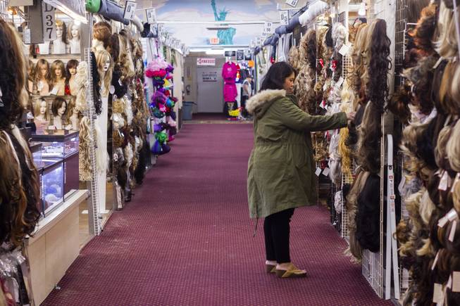 Photograph : Fantastic Indoor Swap Meet