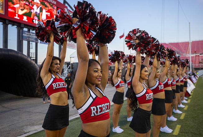 2019 UNLV Opener Against Southern Utah - UNLv cheerleaders perform ...