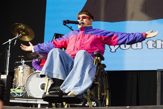 Life Is Beautiful 2019 Day 3 - Oliver Tree performs in a wheelchair due ...
