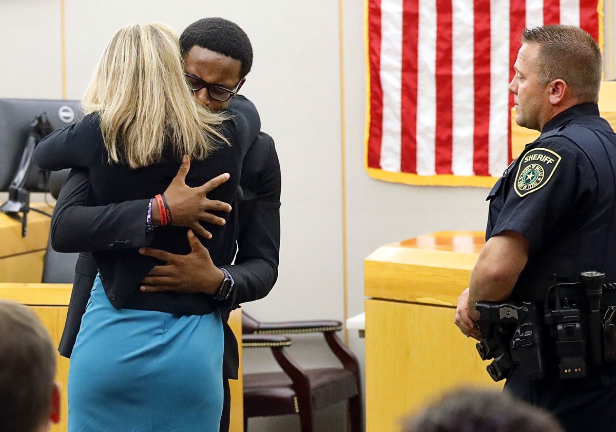 Forgiveness, anger after ex-Dallas cop sentenced to 10 years - Las ...