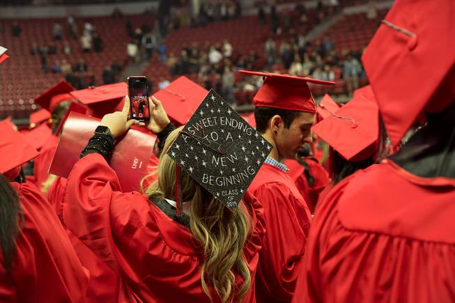 Photograph : UNLV Winter Commencement Ceremony 2019 - Las Vegas Sun News