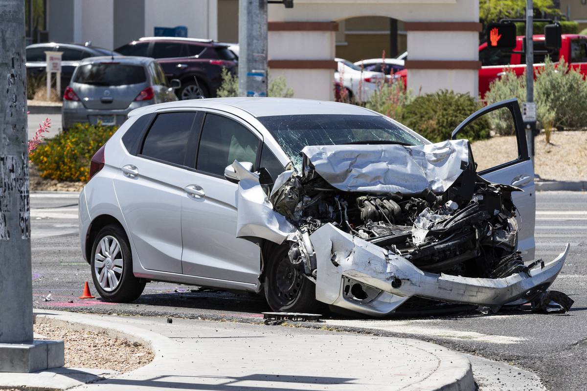 Motorist dies after rear-ending minivan in southwest valley - Las Vegas ...