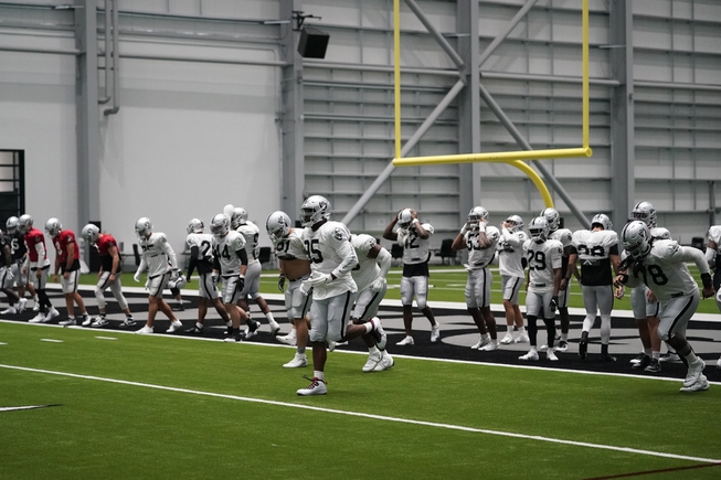 Las Vegas Raiders Practice 8/20 - Las Vegas Raiders players warm up ...