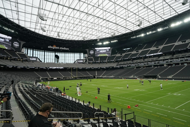 Inside Allegiant Stadium - Las Vegas Raiders players train at Allegiant ...