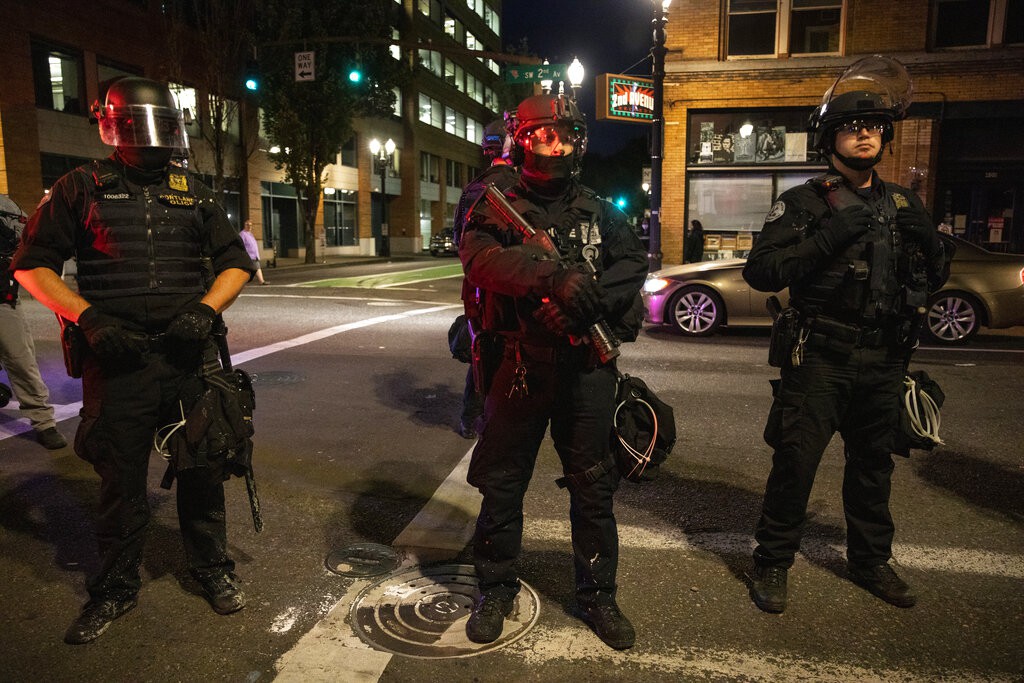 Portland protests set up clash between journalists, police - Las Vegas ...