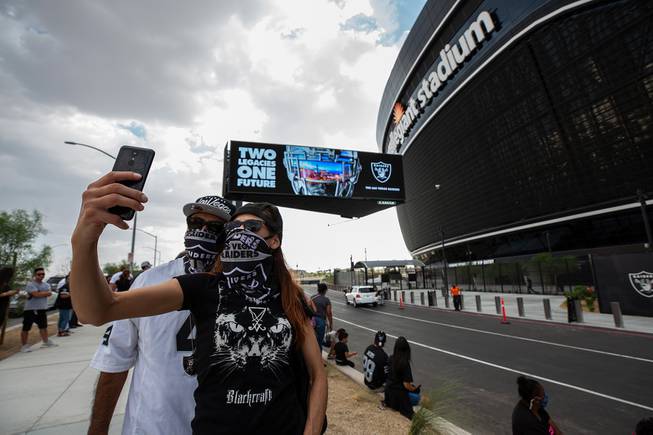 Photograph : Las Vegas Raiders Tailgating During First Homegame