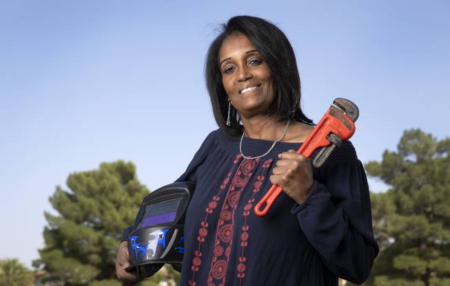 Photograph : Evelyn Pacheco: Women In Trades - Las Vegas Sun News