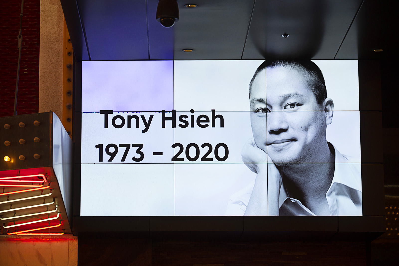 Downtown Honors Tony Hsieh - Las Vegas Sun News