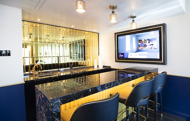 Circa Rooms and Legacy Club Tour - A view of the bar in a Circa End ...