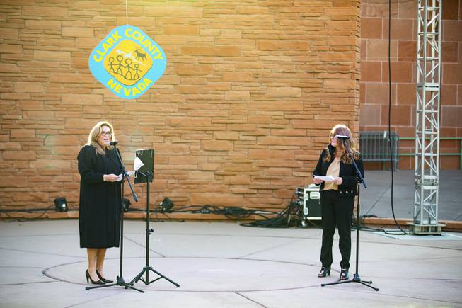 Photograph : Clark County Commissioners Sworn In - Las Vegas Sun News
